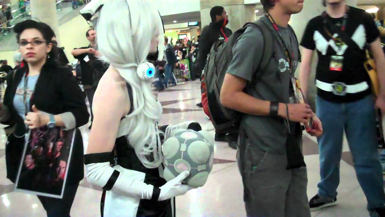 Awesome Glados Cosplay - YouTube