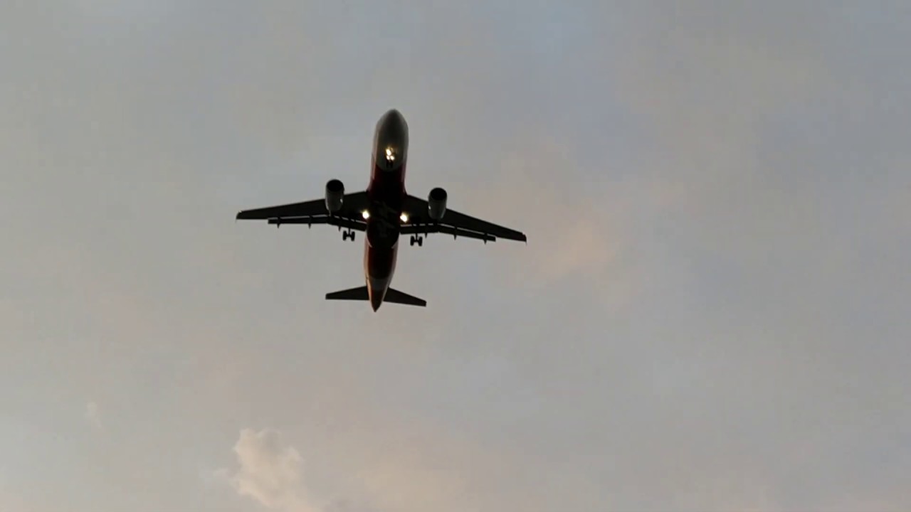 aircraft's approach to landing & awesome weather | Final approach - YouTube