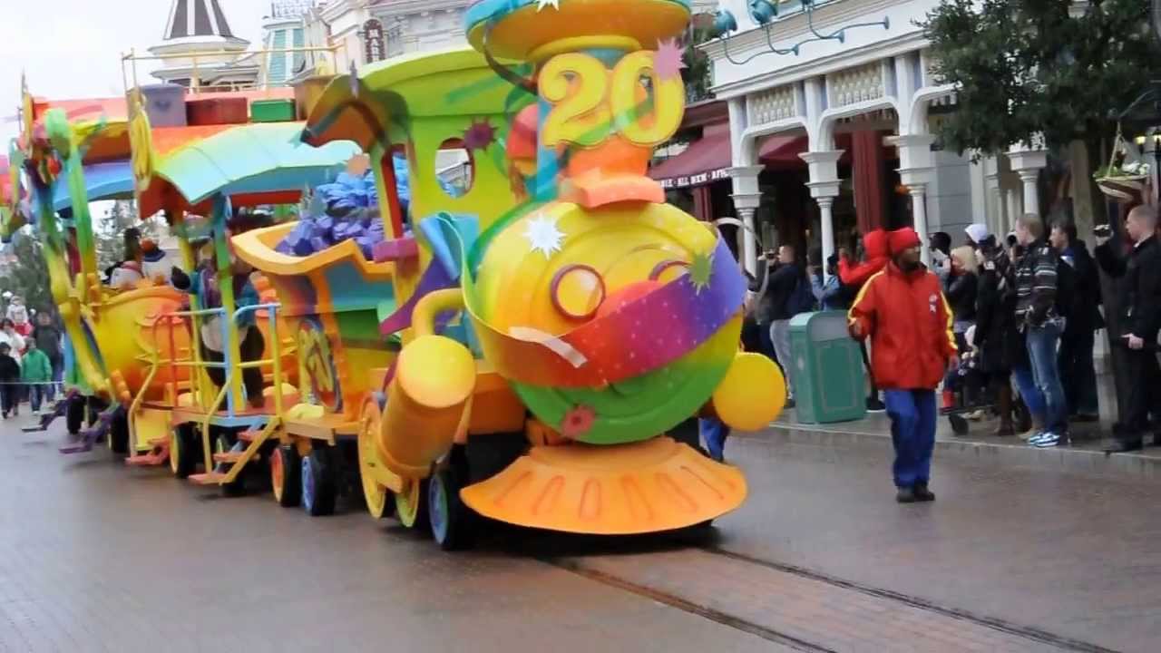 Mini Parade Disneyland Paris 2013 - YouTube