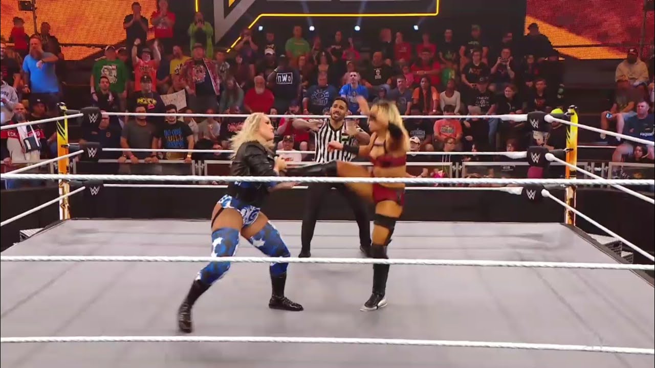 Nikkita Lyons defiende a Sol Ruca del ataque de Zoey Stark - WWE NXT 22 ...
