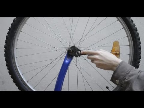 How to Remove the Front Wheel of a Bicycle : How to Repair Bicycles ...