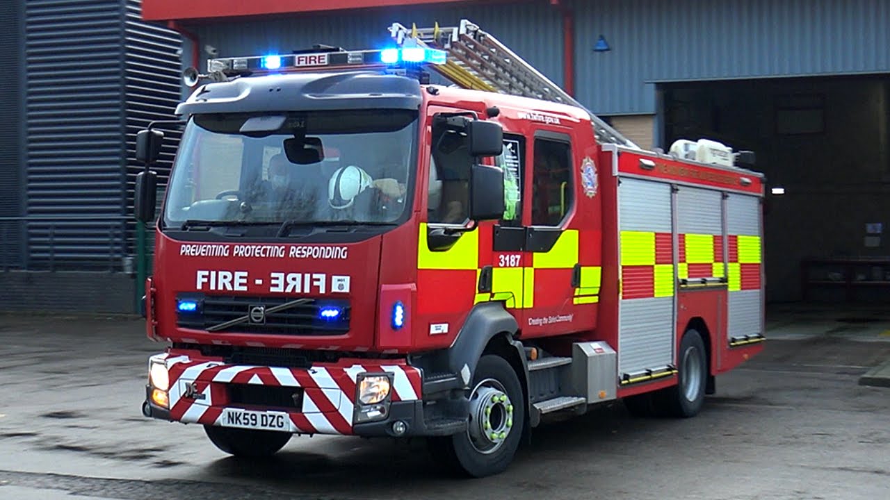 *TWO-TONES* Rainton Bridge Pump Lights & Sirens Demo | Tyne & Wear Fire ...
