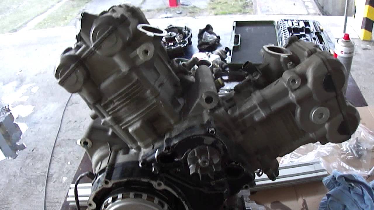 TL1000S motor na stole 1 - YouTube