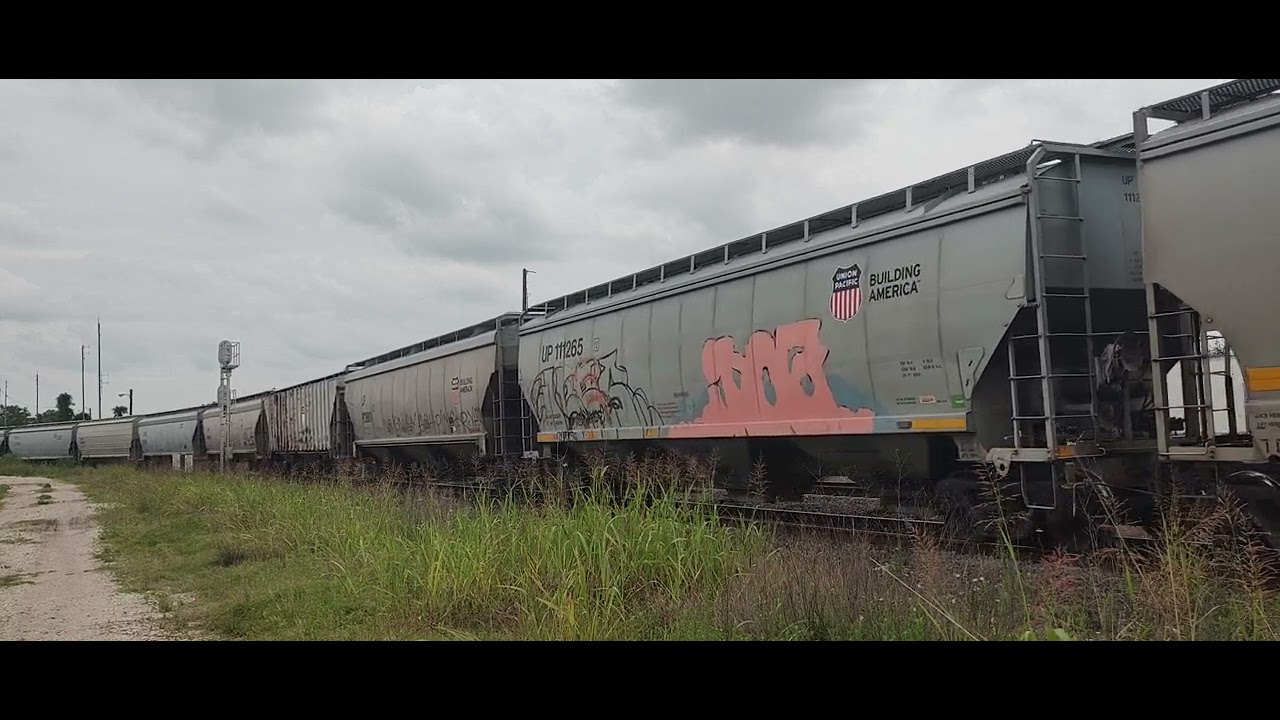 UP 5784 leads empty grain train tower 26 2023 - YouTube