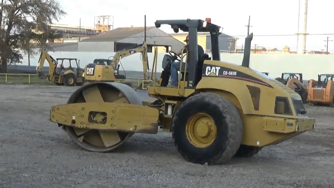 2004 Caterpillar CS 563E Compactor - YouTube