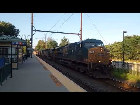 CSX E748 at Yardley, PA Before A Meet - YouTube