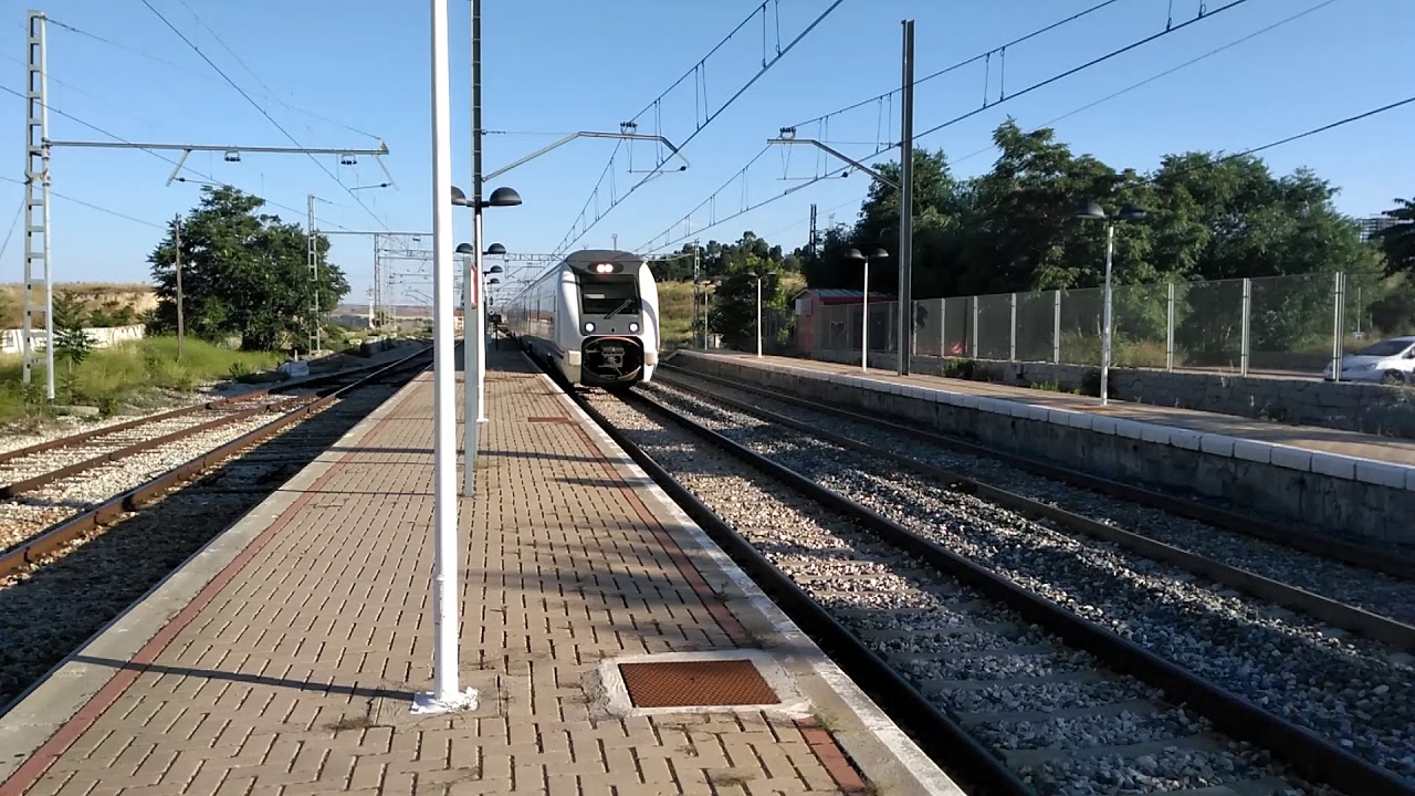 Renfe 449 "Besugo" por Ciempozuelos (Con pitada) - YouTube