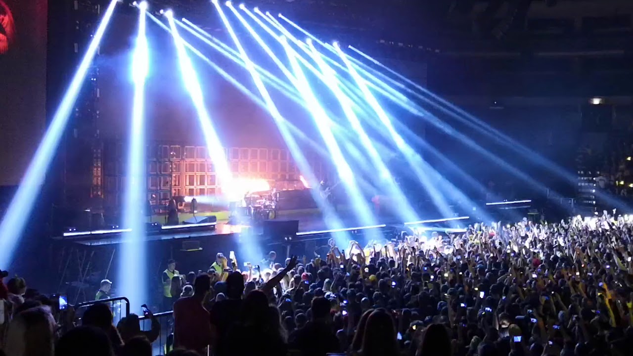 twenty one pilots - The Bandito Tour Prague 2019 - intro + Jumpsuit ...