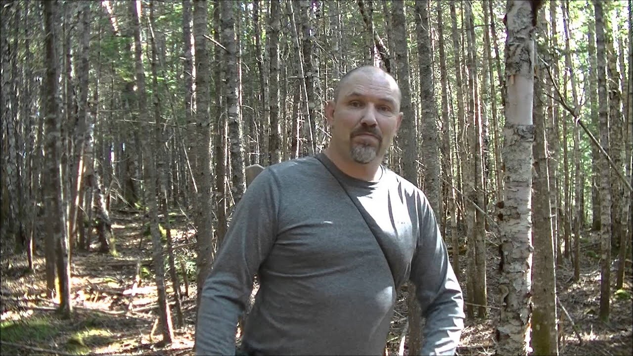 ALONE survival series Gear, Axe shoulder carry - YouTube
