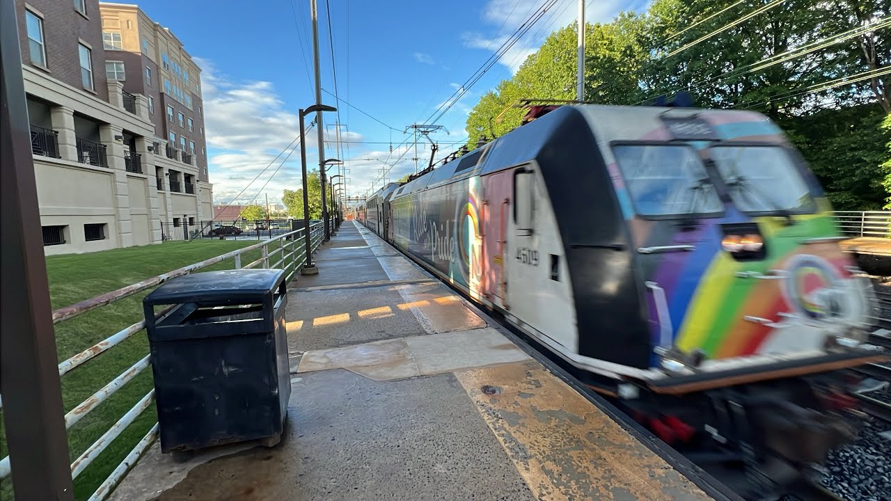 Two NJ TRANSIT Trains BI multilevel double decker including ALP-46 Ride ...