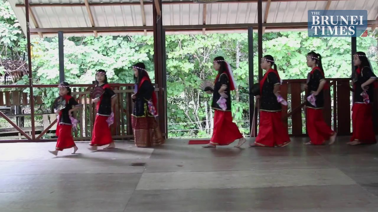 Dusun Tutong dari Brunei, Borneo : Tarian Tamarok - YouTube