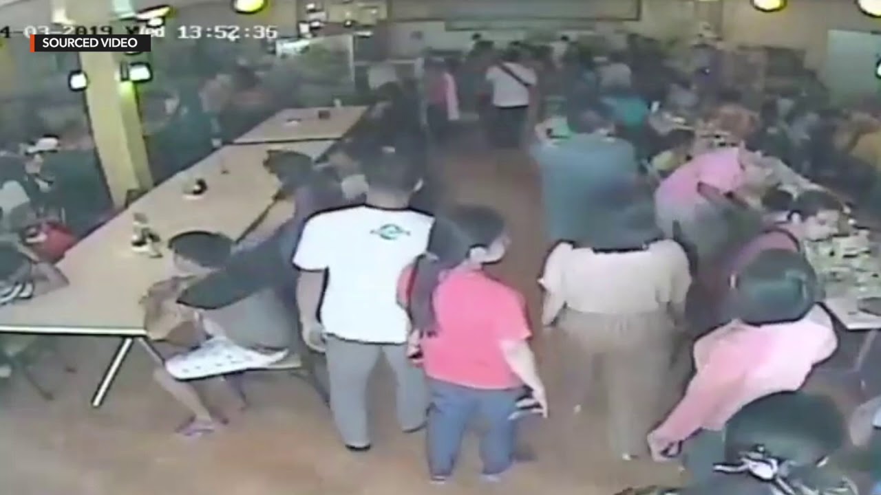 Suspect in Isulan Sultan Kudarat bombing leaves the restaurant - YouTube