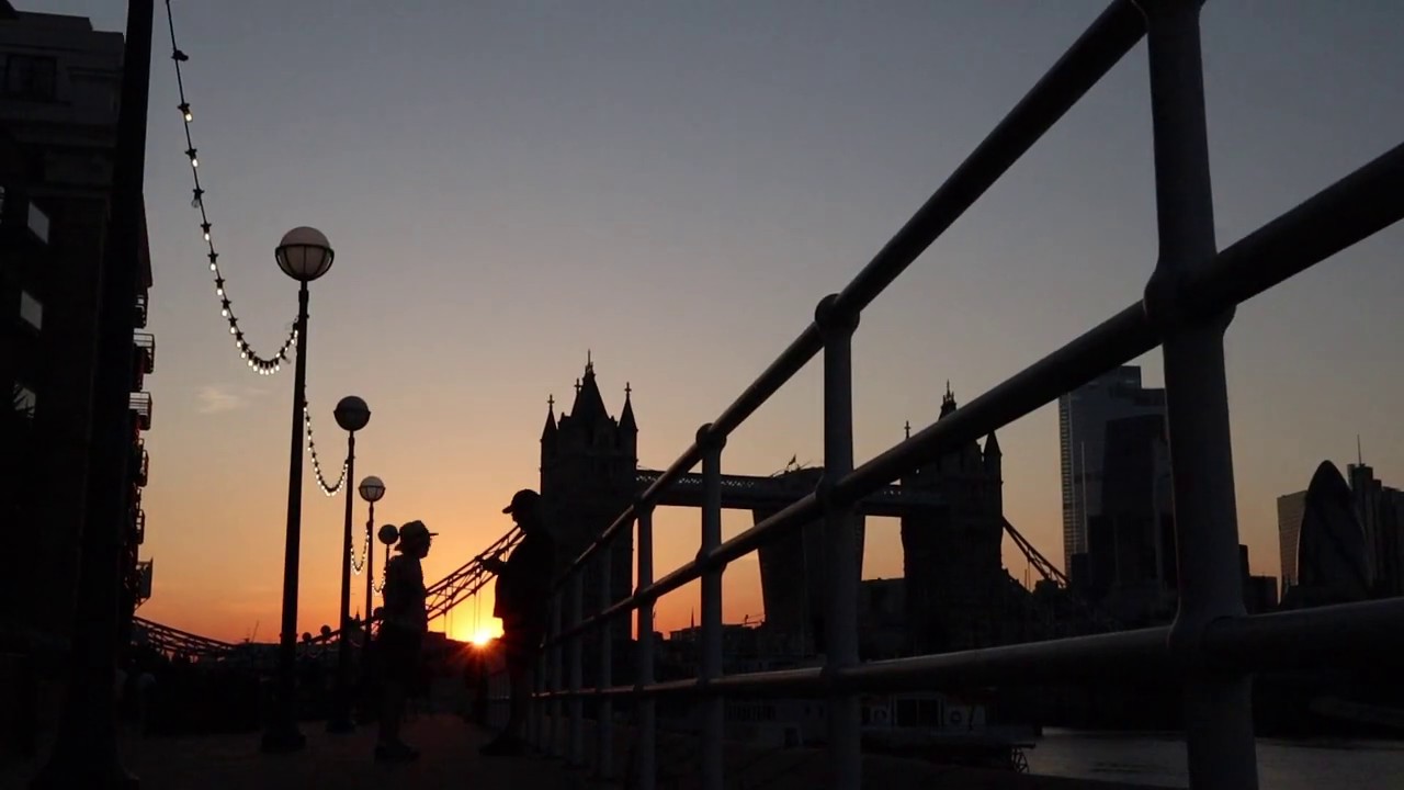 A time-lapse of the sunset, taken in London. - YouTube