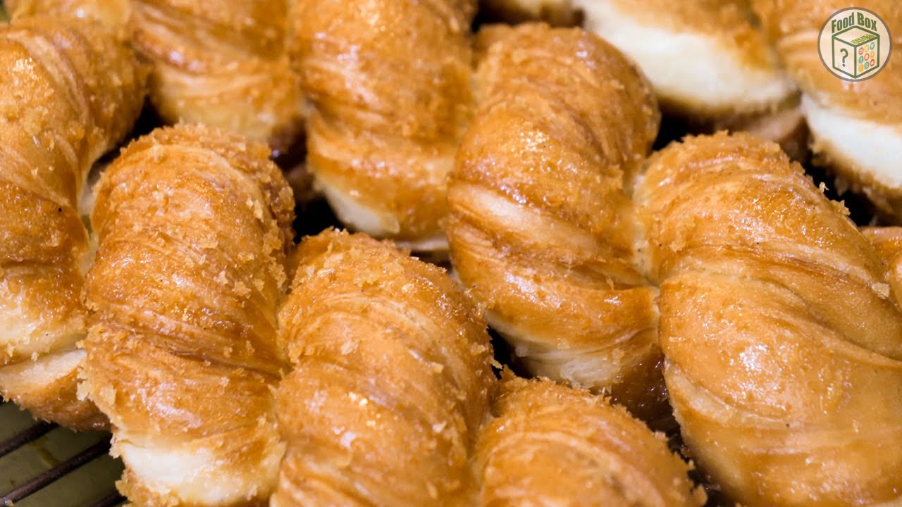 수십번 접었다,폈다를 반복해서 만드는 페스츄리 대왕꽈배기!!! | Giant pastry twisted bread stick ...