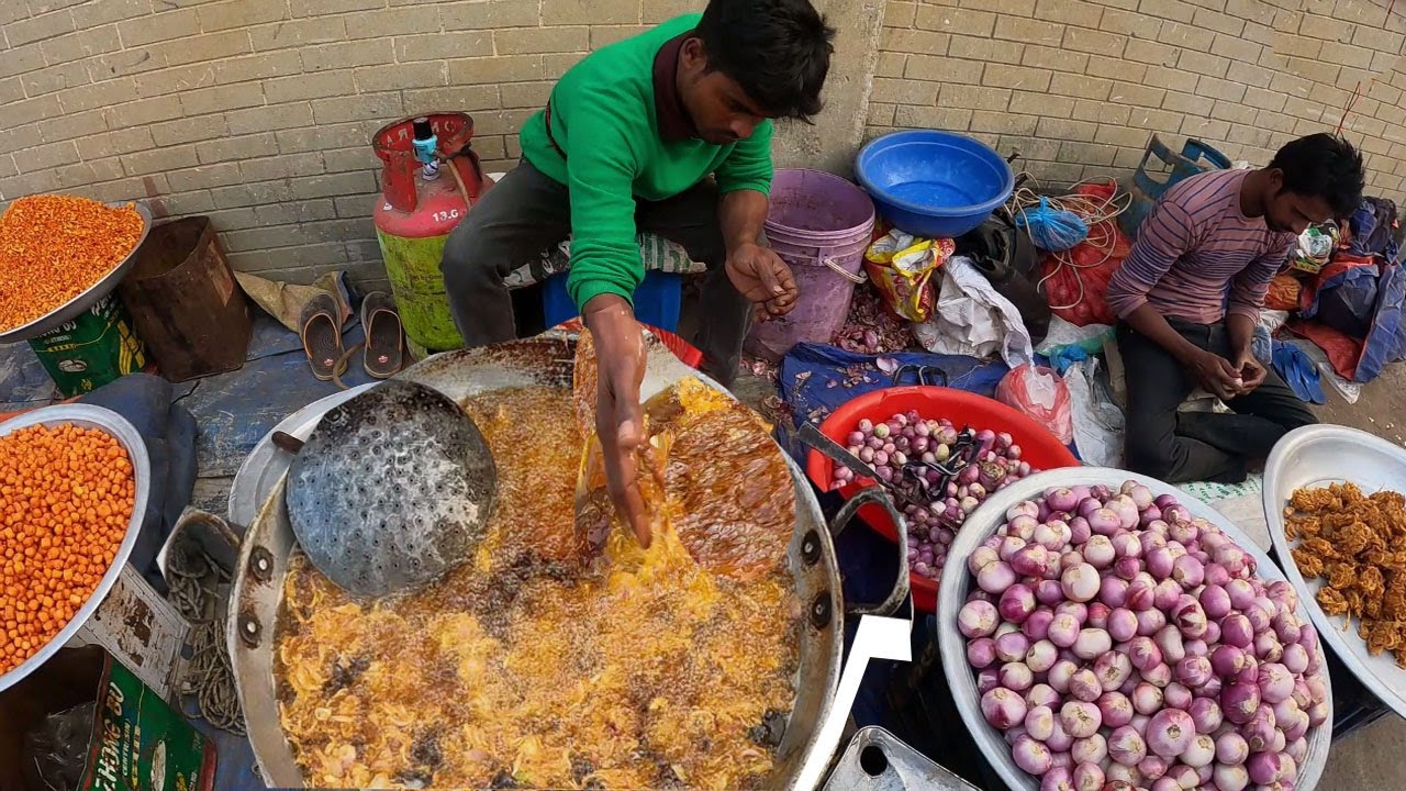 Amazing Onion Pakoda Man | He Putting Hands in Boiling Oil ! Perfectly ...