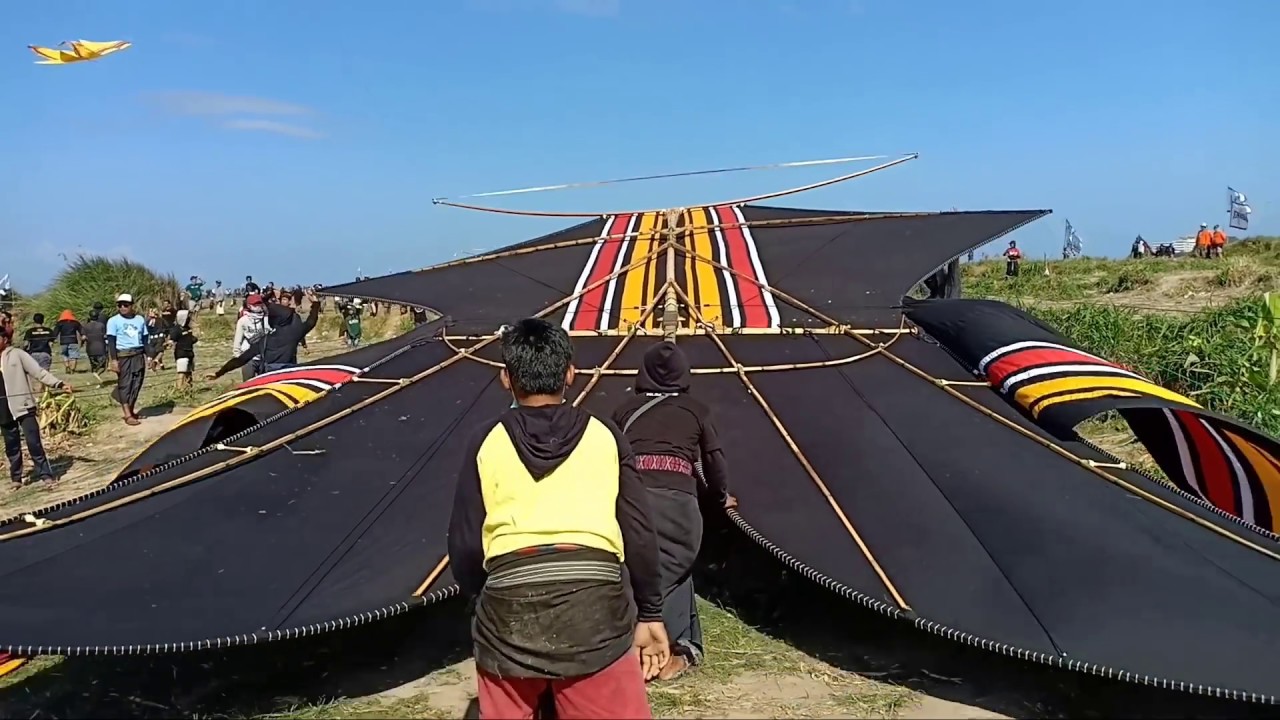 BIMA KRODA - Pelayang25, peliatan ubud kite festival - YouTube