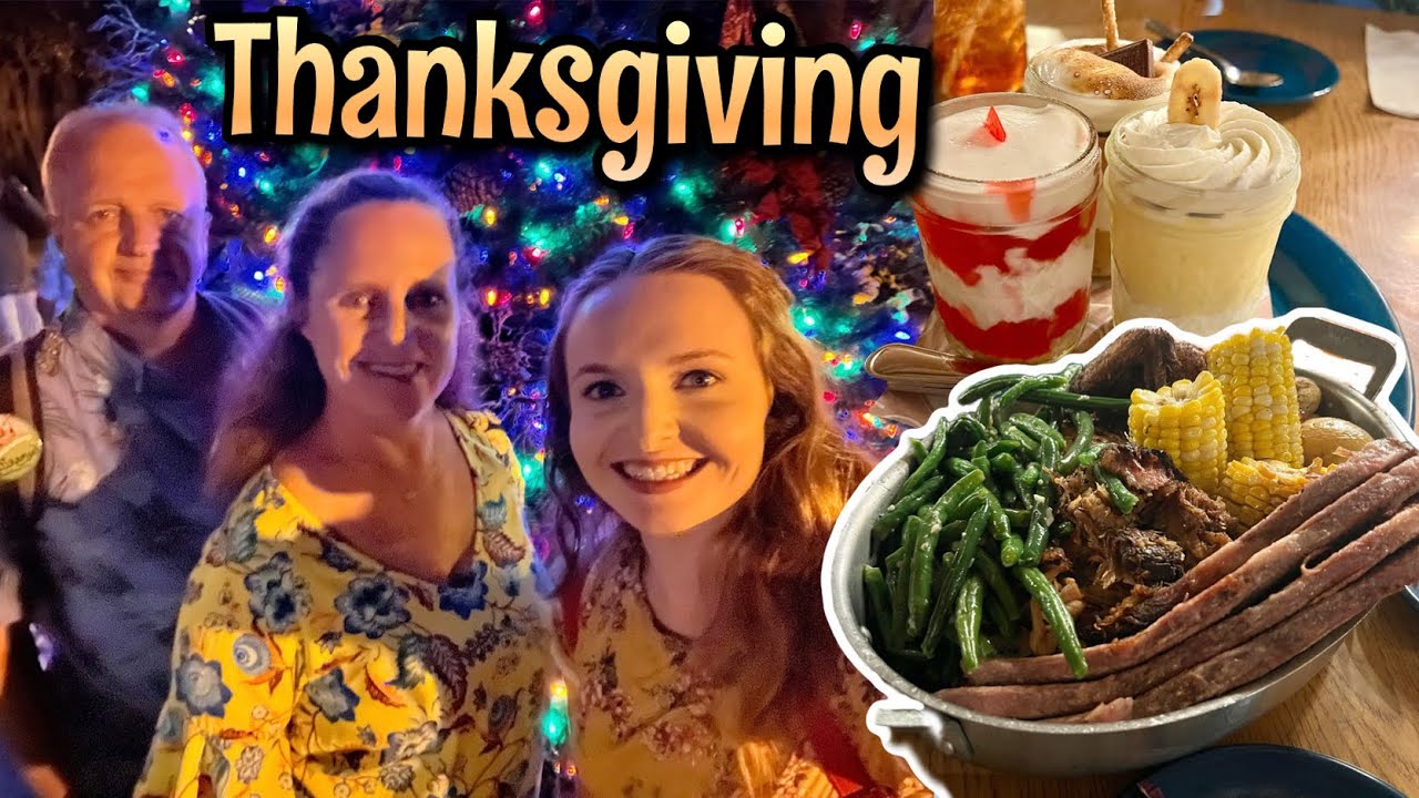 Thanksgiving Dinner at Disney World! Trails End & Christmas Decorations ...