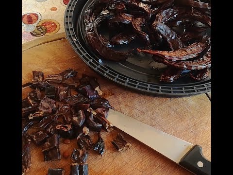 Keçiboynuzu pekmezi nasıl yapılır? Ev yapımı pekmez tarifi.