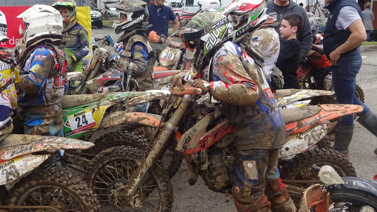 Live stream di REB - YouTube