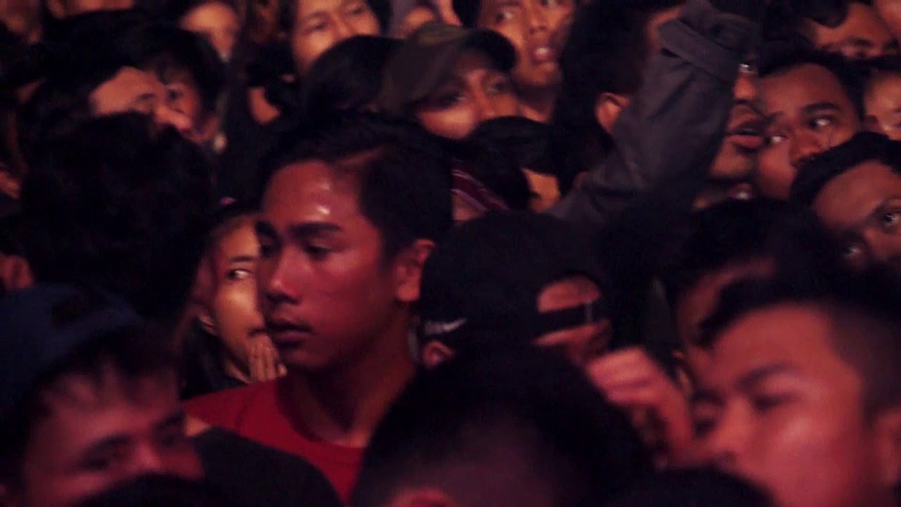 The Paps - turn me on (Live at Makassar) - YouTube