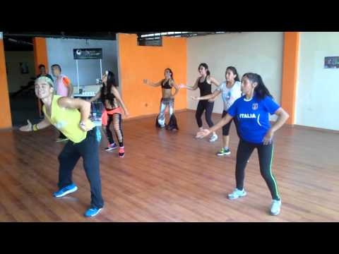 Zumba Perú Club de Luigi Gilbonio en Accion - YouTube