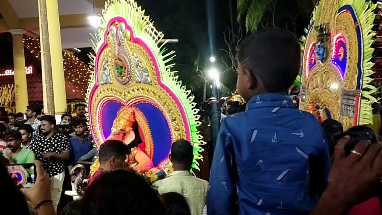 Tirur തിരൂർ പുല്ലൂണി കാവ് ഉത്സവം - YouTube