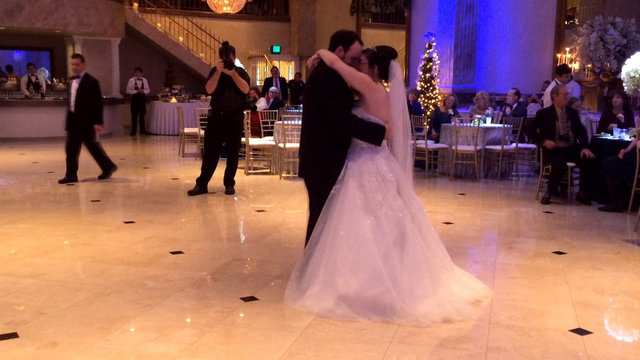 Garrett & Chelsea | First Dance - YouTube
