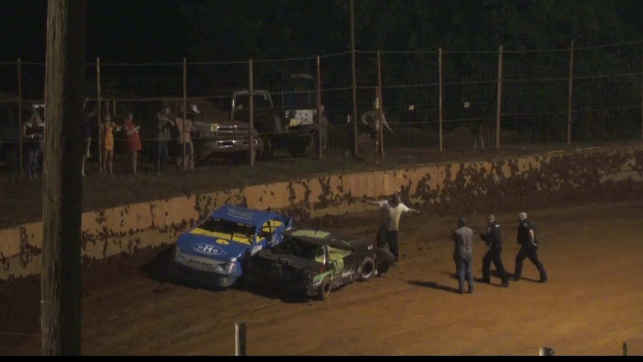 Dirt track fights and tempers flaring 2021 - YouTube