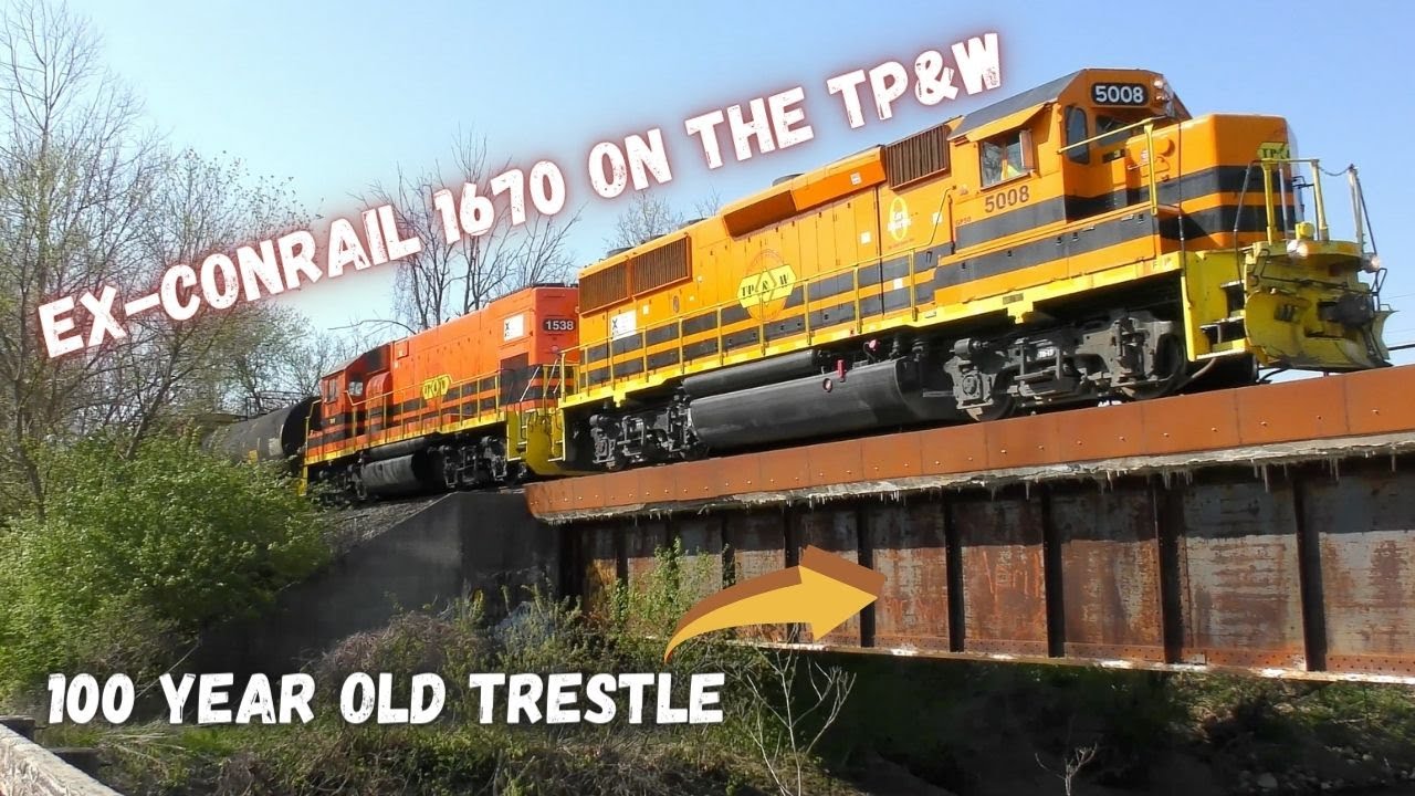 Ex-Conrail 1670 works on the TP&W going over 100 year old trestle - YouTube