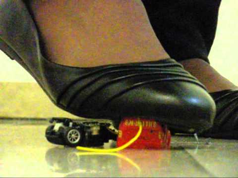 Ximenia: Death to a small remote-controlled car (crush crushing stomp stomping zertreten)