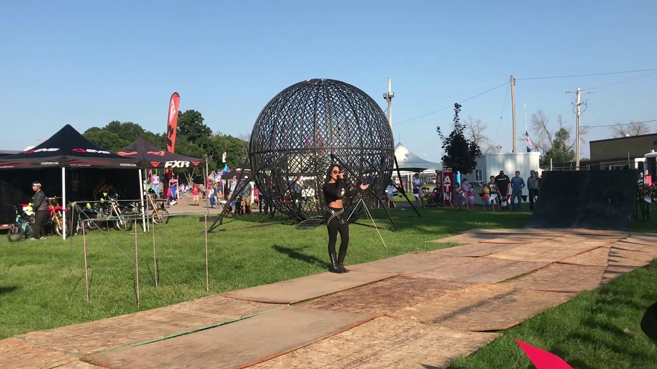 X METAL RIDERS MADNESS ON WHEELS SHOW - YouTube