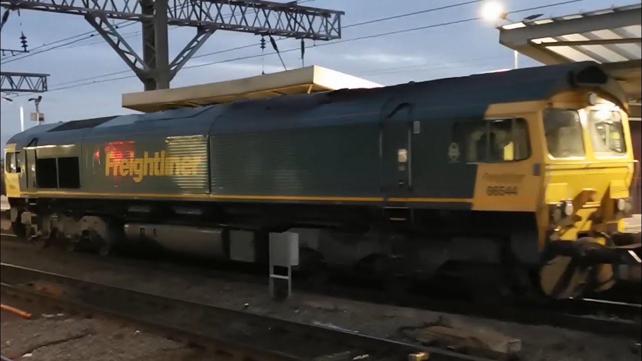 Freightliner Class 66 66544 Passes Manchester Piccadilly on Southbound ...