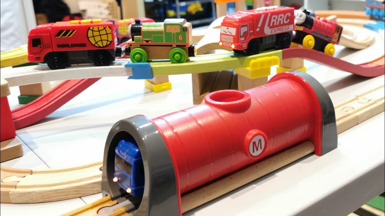 Train Videos For Kids Viaduct Construction Brio Thomas the Tank Engine ...