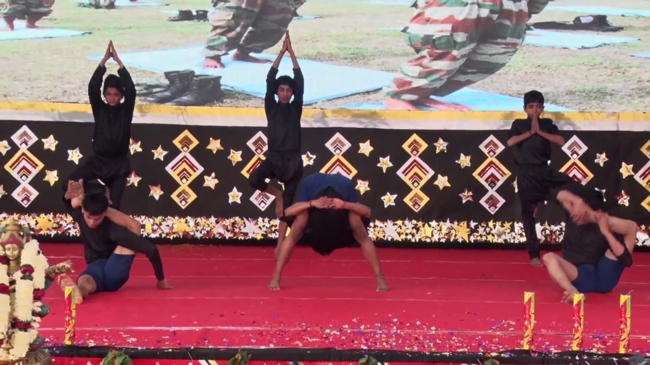 Amazing Yoga Performance By some Students. - YouTube