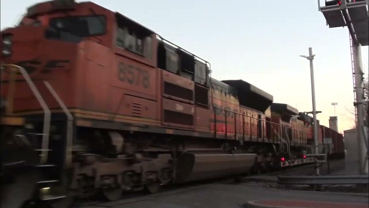 BNSF #7013 Leads EB 4x2x0 Stacktrain/Ethanol. Olathe, KS 11/5/22 - YouTube