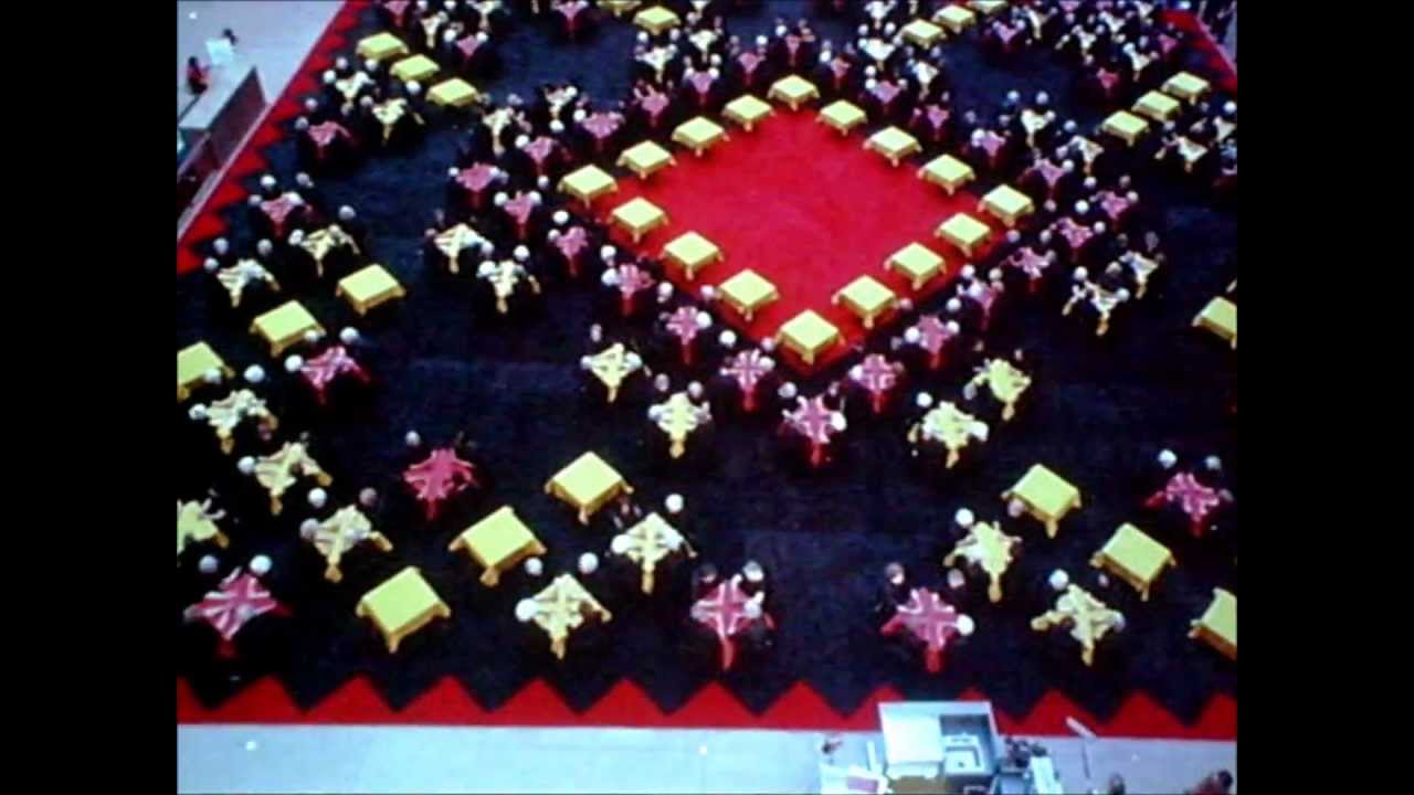 damien hurst's table display - YouTube