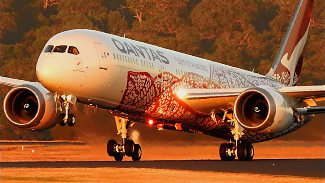 NEW INDIGENOUS LIVERY | Qantas 787 STUNNING SUNSET Takeoff | Melbourne ...