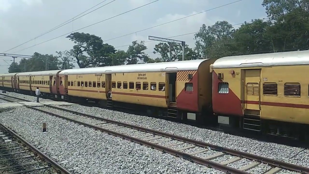 07655 gunthakallu to tirupati express train in madanapalle road 🛣️🛣️ ...