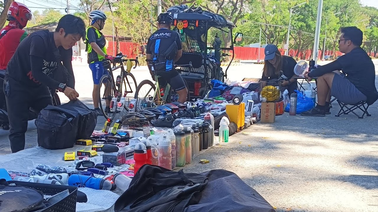 mga pyesa ng bike sa w.j.diokno highway sa Pasay andaming pagpipilian ...
