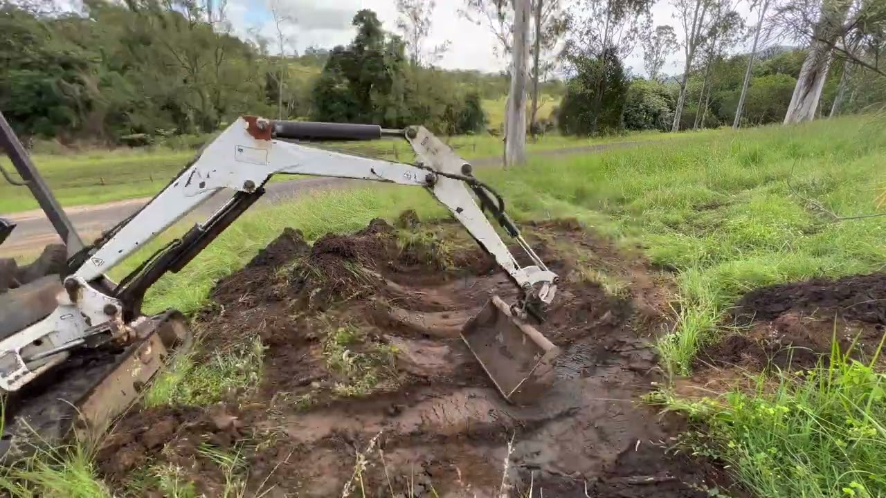 Wazzas driveway rebuild Pt 3 (Lower spoon drain and road side drainage ...