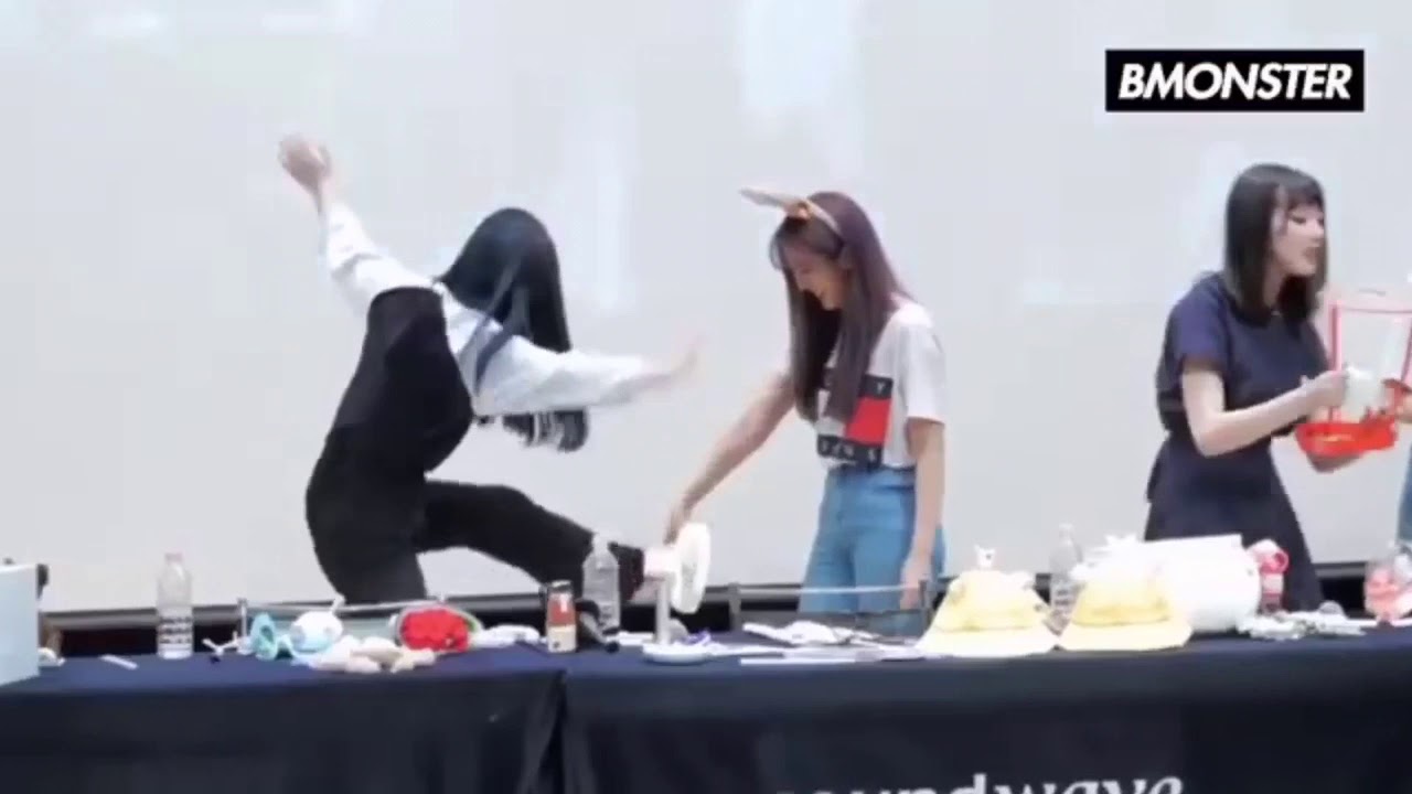 gfriend funny moments - YouTube