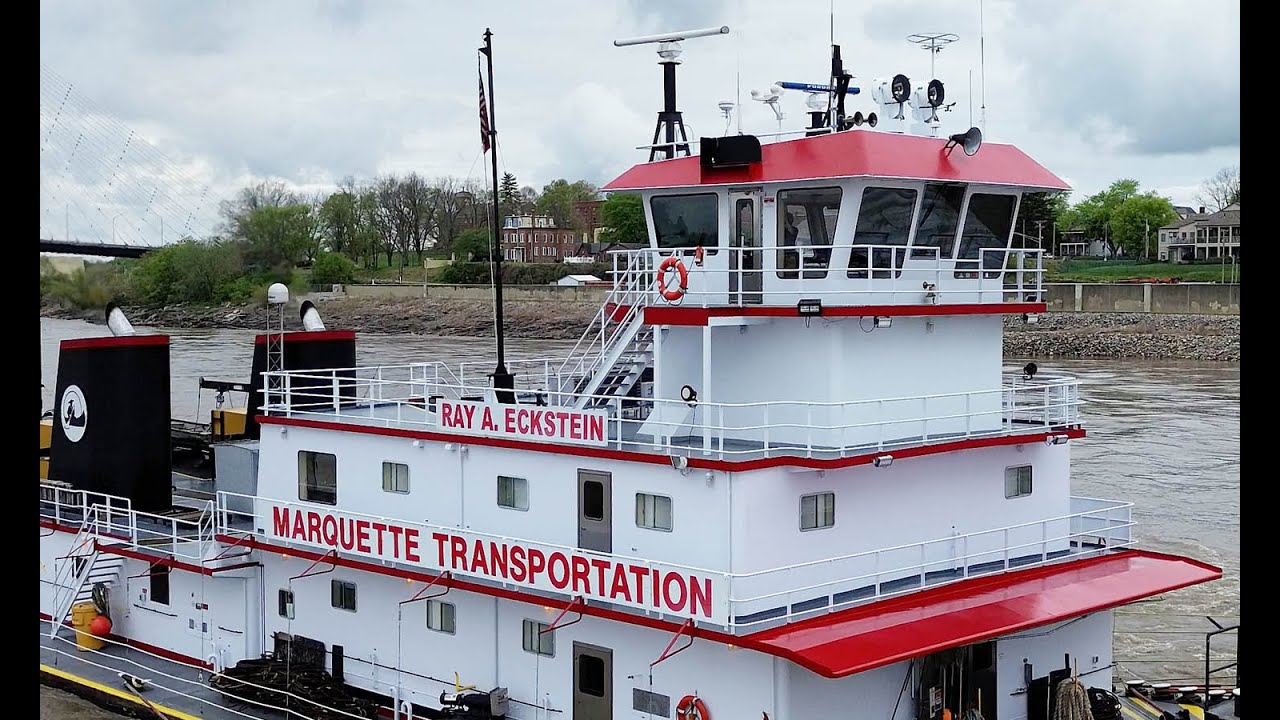 The Big Towboat Ray A. Eckstein Northbound at Cape Girardeau - YouTube