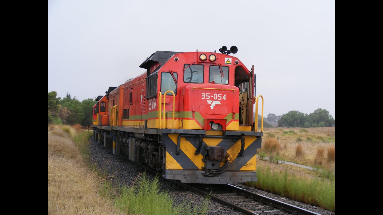 South African diesel locomotives in the Swartland - Part Five - YouTube
