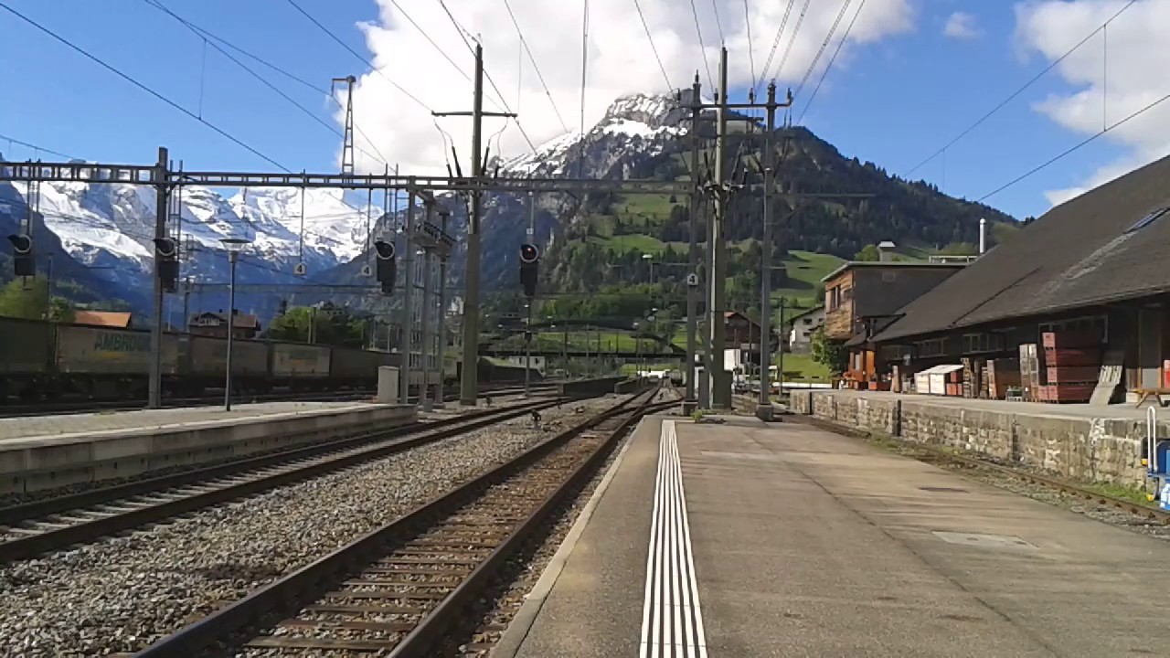 Regioexpress im Bahnhof Frutigen - YouTube