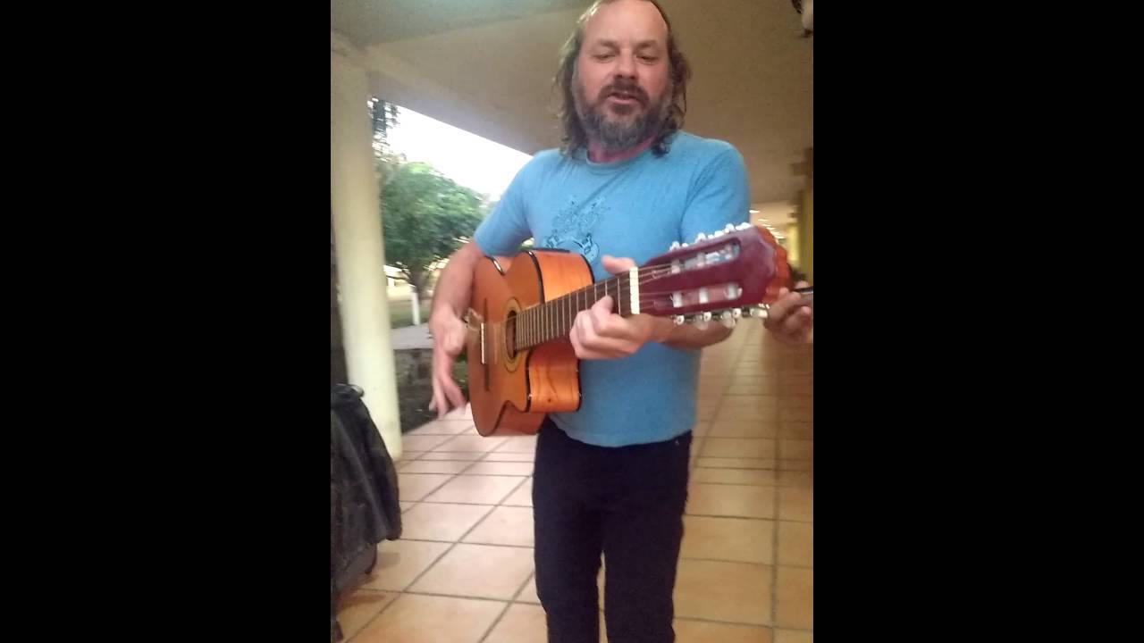 Chizzo Napoli antes de partir del Hotel Pórtico Norte rumbo al Trichaco ...