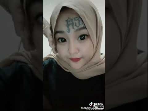 Kumpulan tiktok Cewek Manis Gigi Gingsul