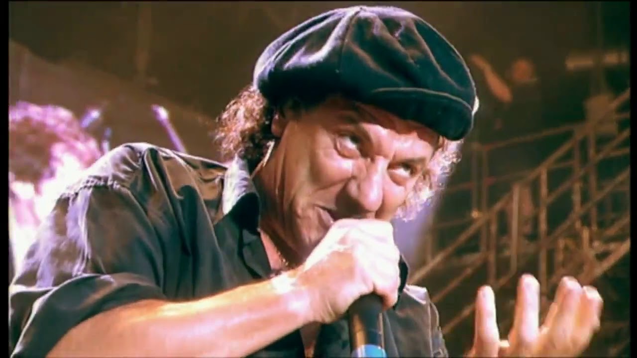 ACDC Thunderstruck live - awsome performance - THE BEST ONE ! - YouTube