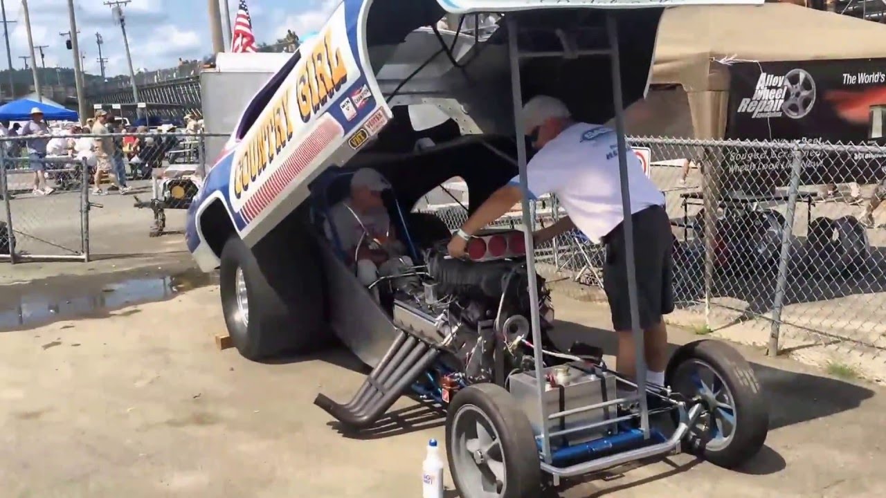 Country Girl Funny car @ Lebanon Valley. Cackle - YouTube