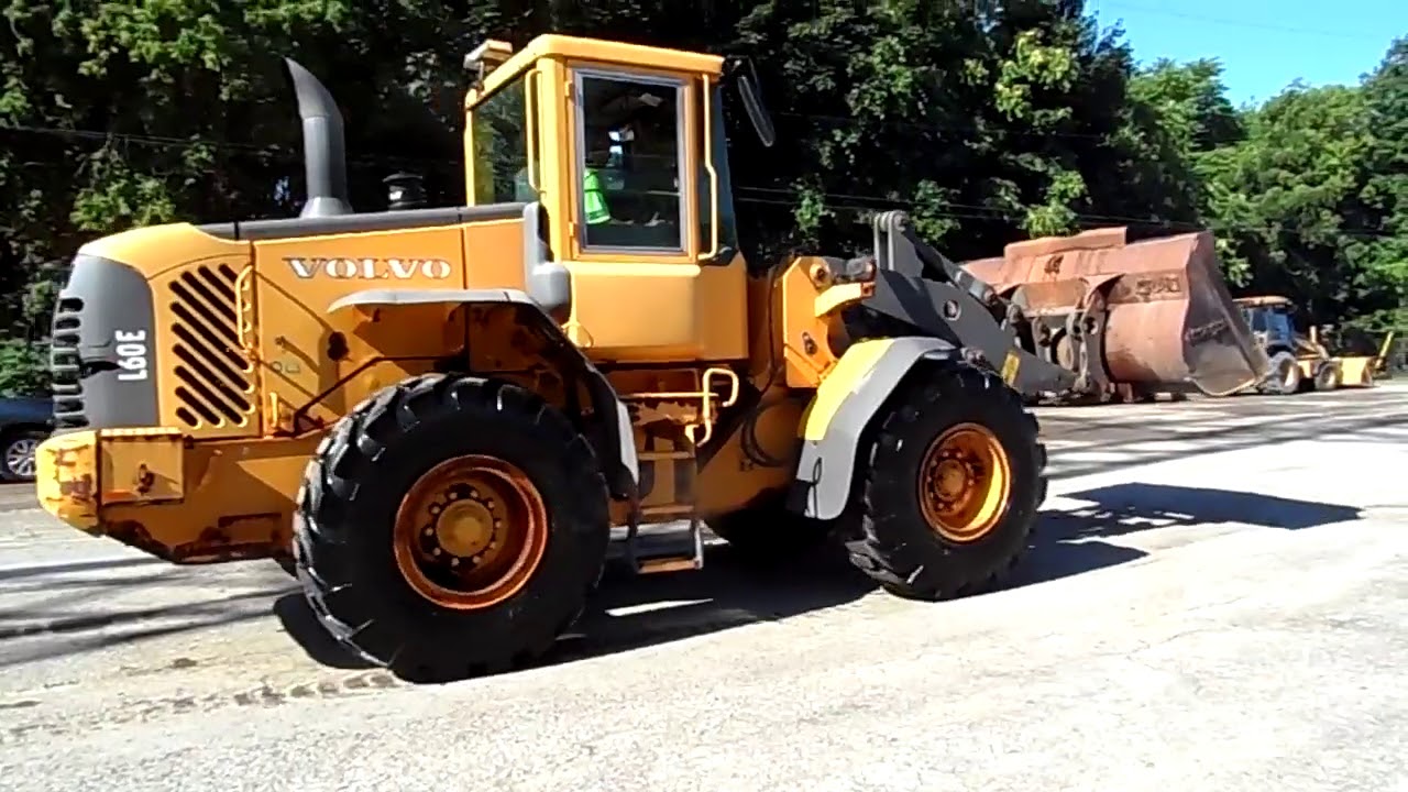 Volvo L60E Loader - YouTube