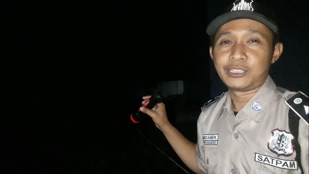 TUGAS PATROLI TENGAH MALAM SATPAM - YouTube